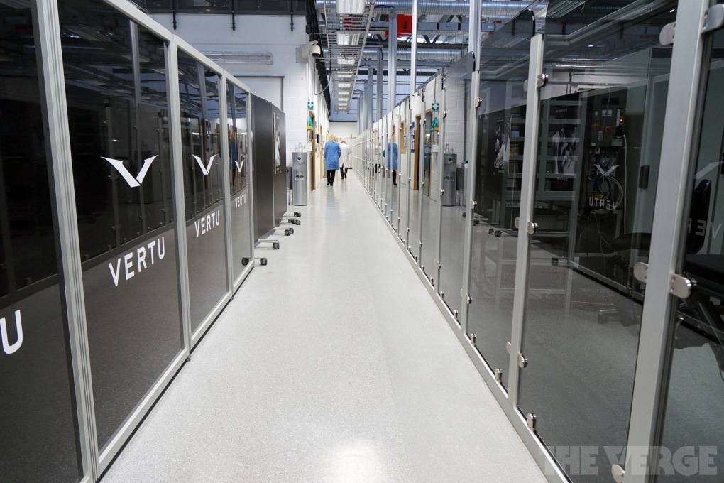 一支手機36萬！帶你參觀 Vertu 工作現場 | T客邦