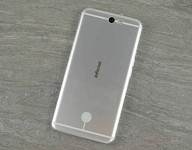 InFocus M812 動手玩：以下犯上的強悍金屬大螢幕新機 | T客邦