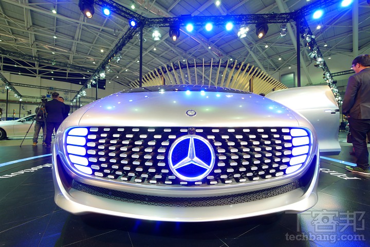 現場直擊，神車Mercedes-Benz F 015亮相，從裡到外完全公開！ | T客邦