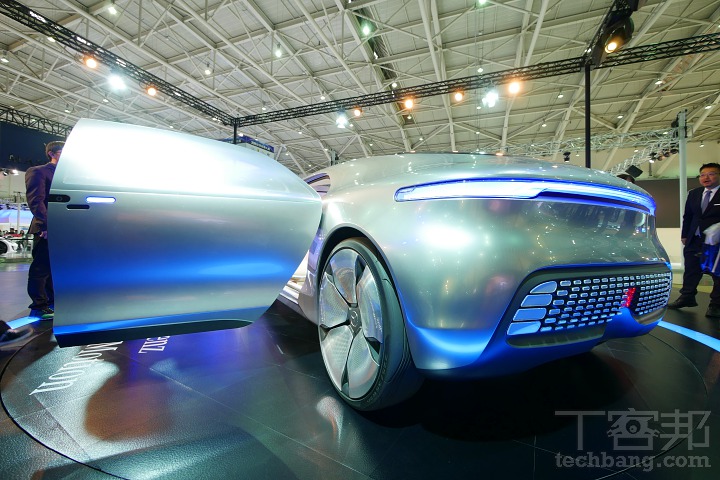 現場直擊，神車Mercedes-Benz F 015亮相，從裡到外完全公開！ | T客邦
