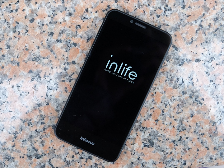 免四千元！輕巧一手掌握的 InFocus M370 入門機動手玩 | T客邦