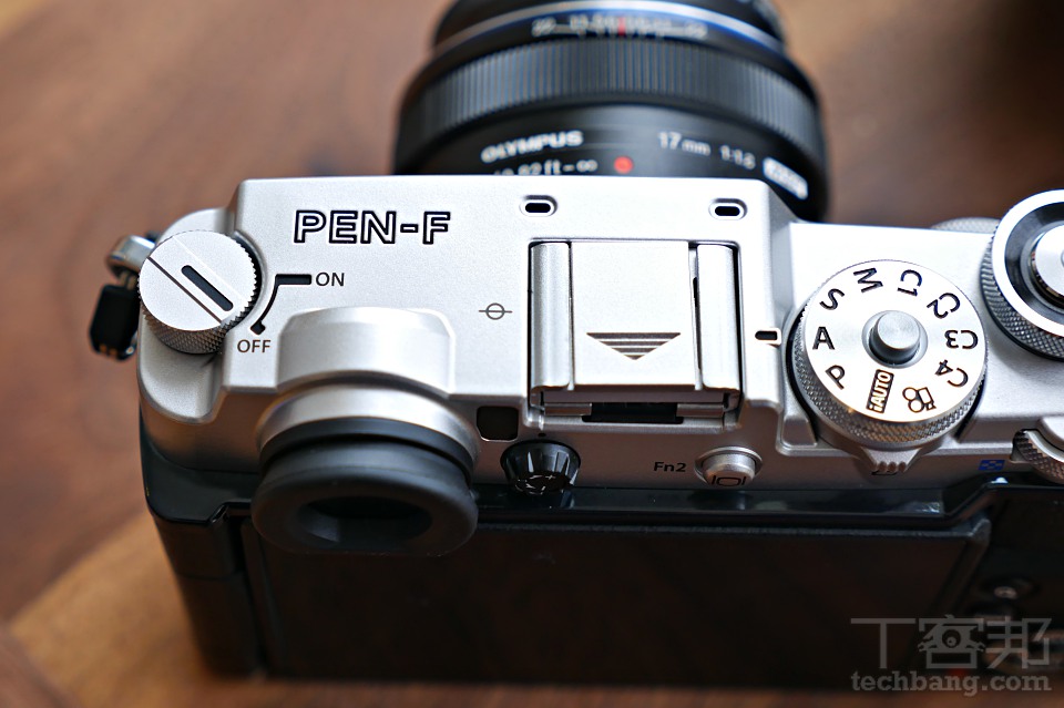 Olympus PEN-F 重現五十年歷史，搭載 2,000 萬畫素、 5 軸防震與 EVF 復古上市 | T客邦