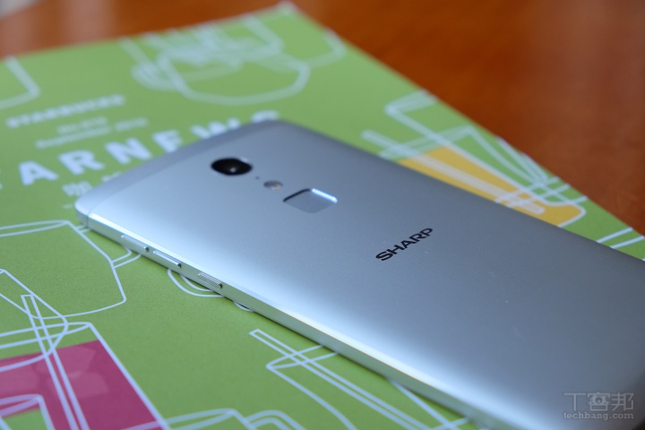 十核心、4G+3G 雙卡雙待，Sharp Z2 金屬美機評測 | T客邦