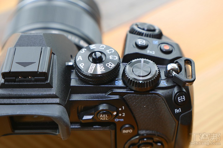 M43 機皇 Olympus E-M1 Mark II 上市實拍動手玩，售價 65,990 元 | T客邦