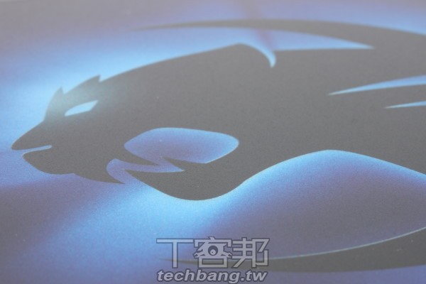 ROCCAT Alumic 最新款雙面遊戲鼠墊搶先玩 | T客邦