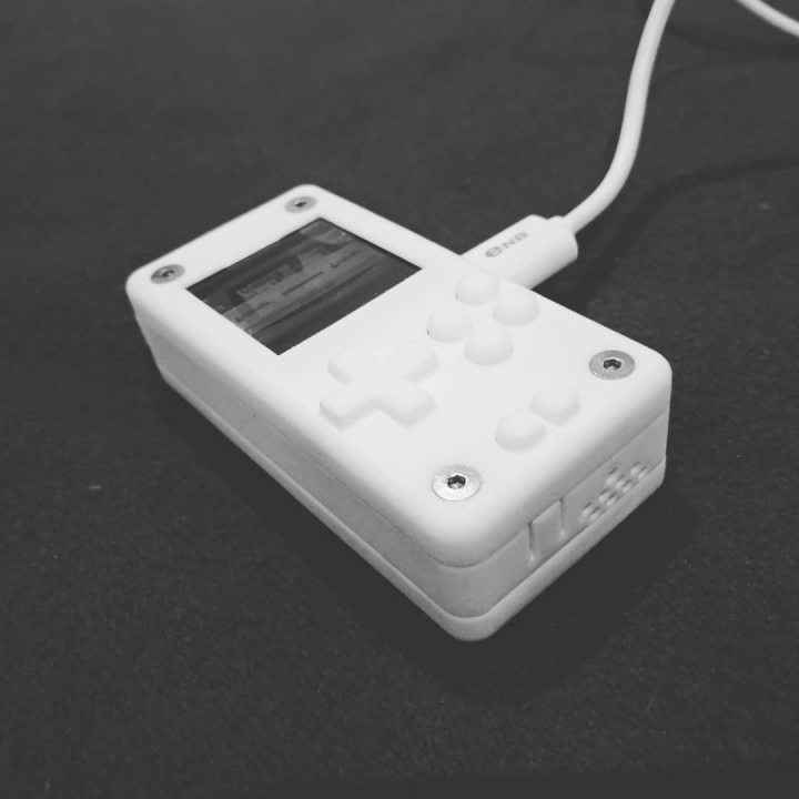 TinyPi Pro土砲迷你主機，在銅板大的螢幕上暢玩懷舊遊戲 | T客邦