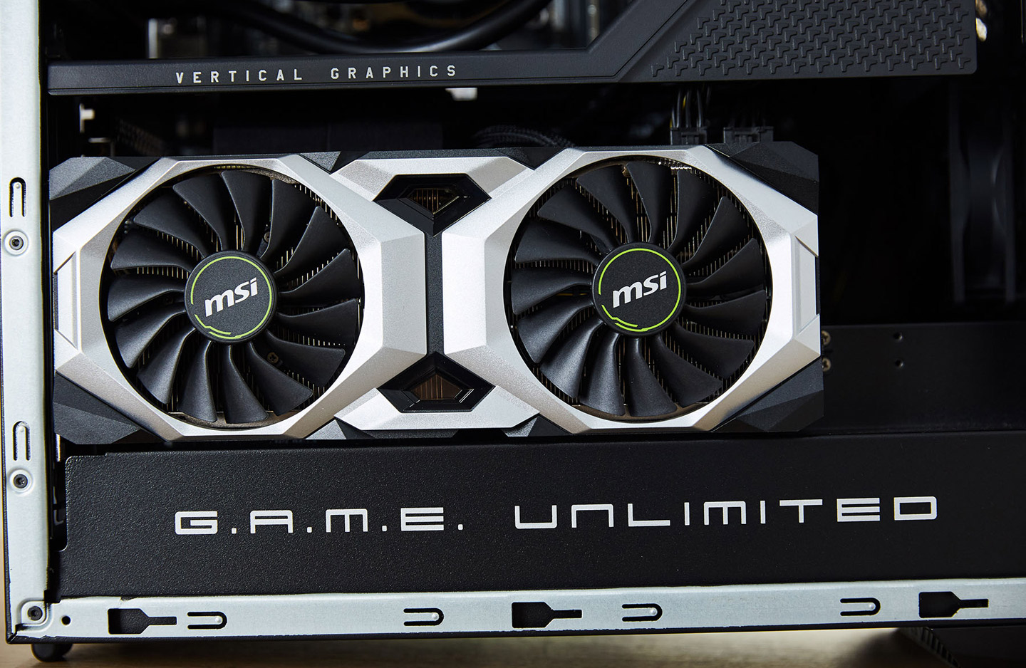 MSI Infinite X 9th 開箱實測：兼具頂級效能與上乘工藝設計的電競利器 | T客邦