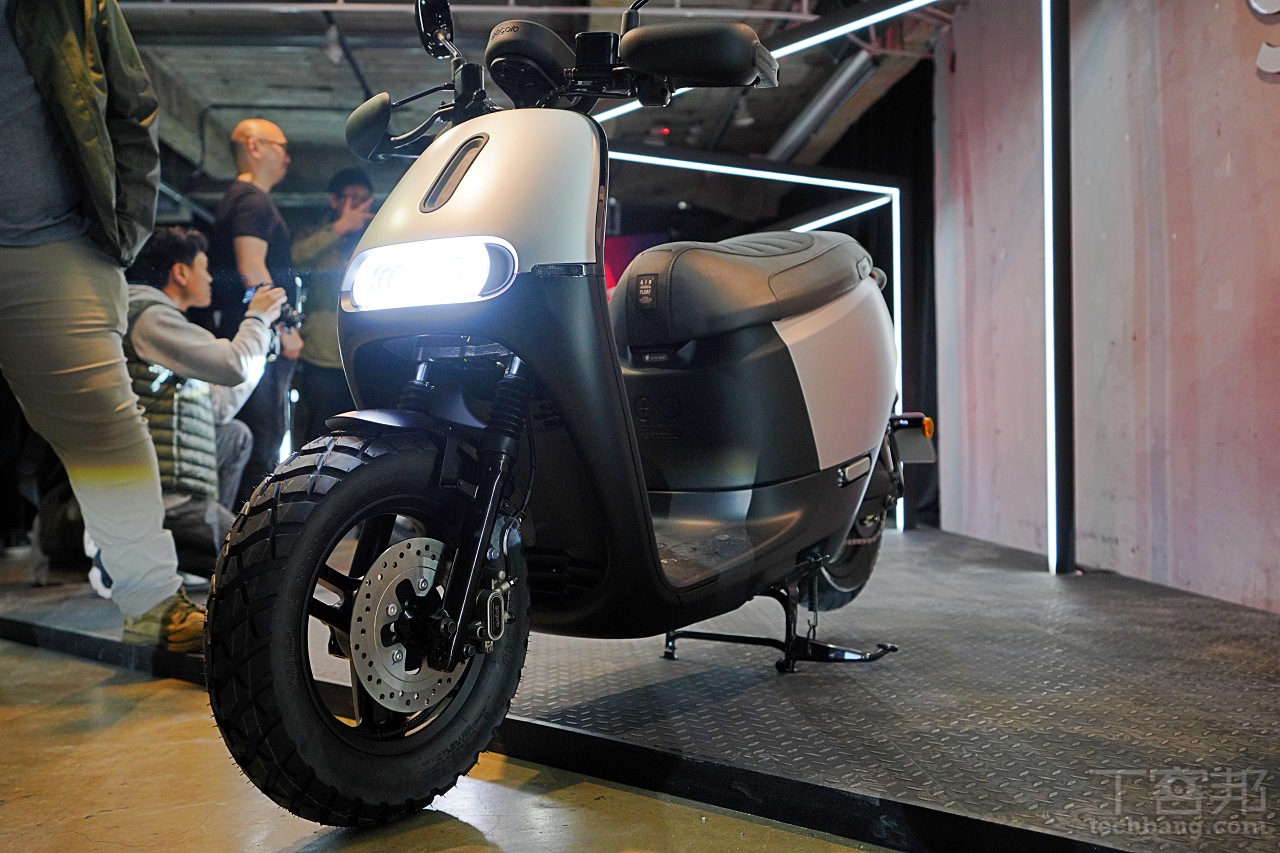 Gogoro 新車小改款上市！Gogoro 2 Rumbler「閃霧銀」細節現場看 | T客邦