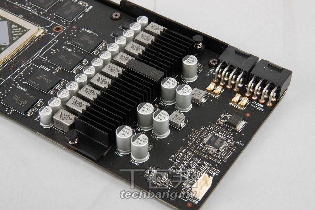 Asus EAH6970 DirectCU II 評測，6螢幕輸出的3層巨獸 | T客邦