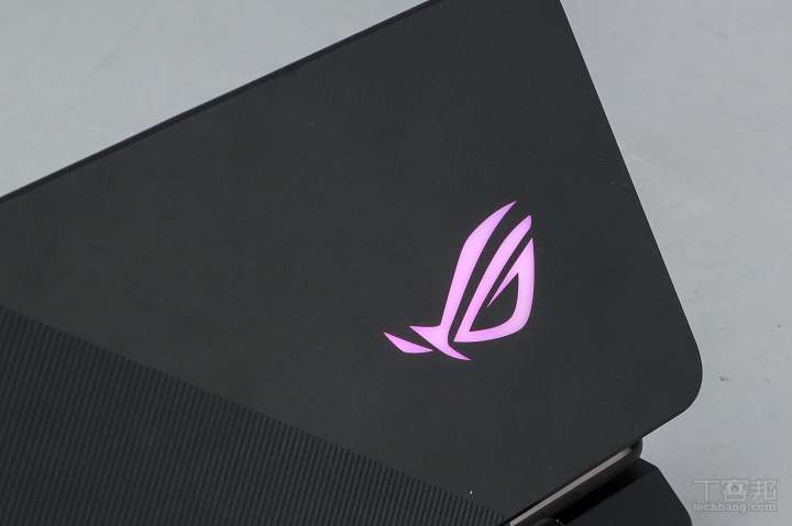 「ROG Phone 2 大全套」 開箱！全配件介紹 + 21 小時超長續航跑分測試 | T客邦