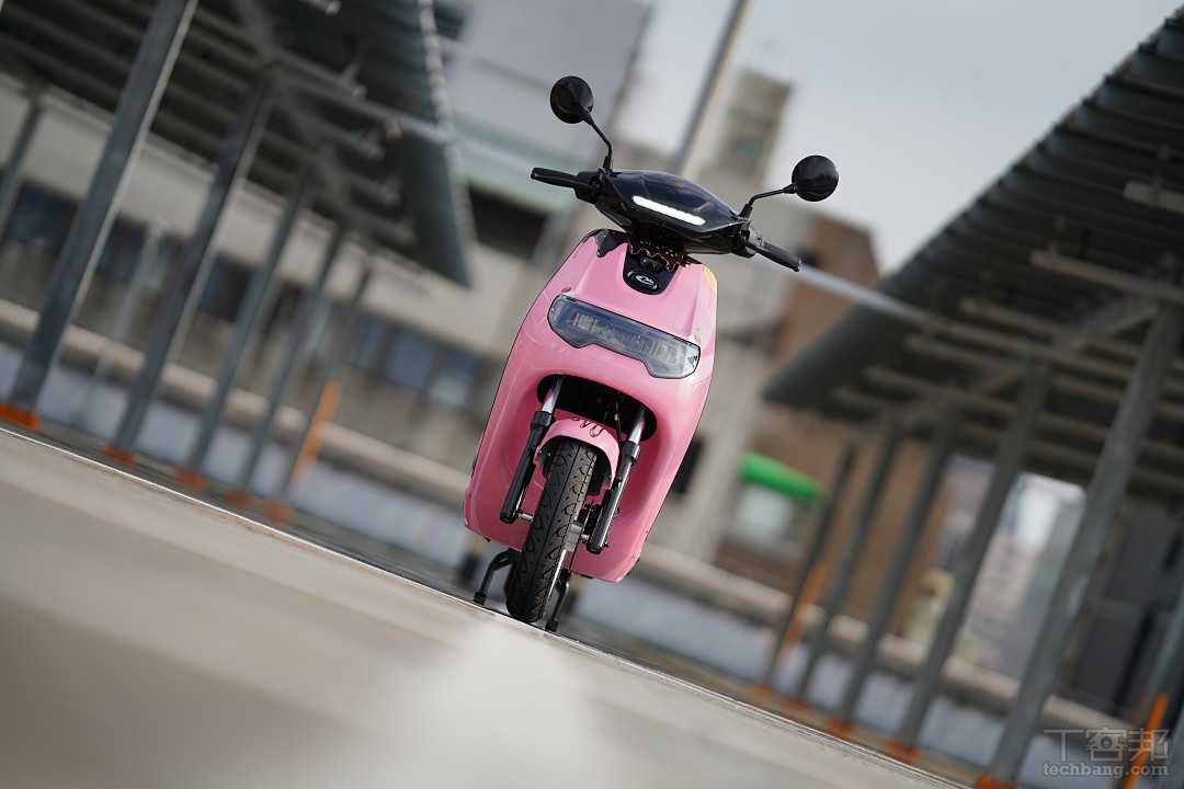 快充與動力兼備，翻轉市場的電動機車生力軍：eMOVING iE125 試駕體驗 | T客邦