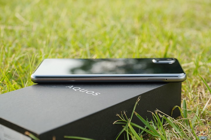 擁有 120HZ 頻率的電競級的 10 億顯色 Pro IGZO 螢幕 SHARP AQUOS R3 開箱 評測 | T客邦