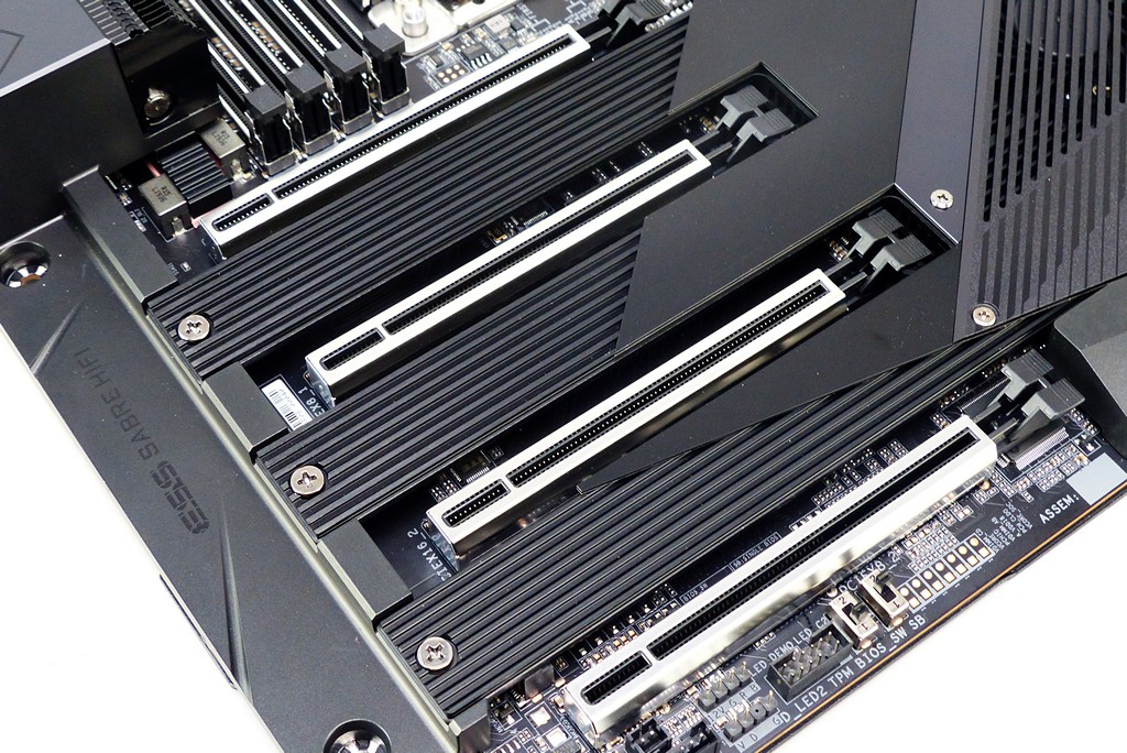 XL-ATX 主機板再現，GIGABYTE TRX40 AORUS XTREME 供電、散熱、音效、網路大滿足 | T客邦