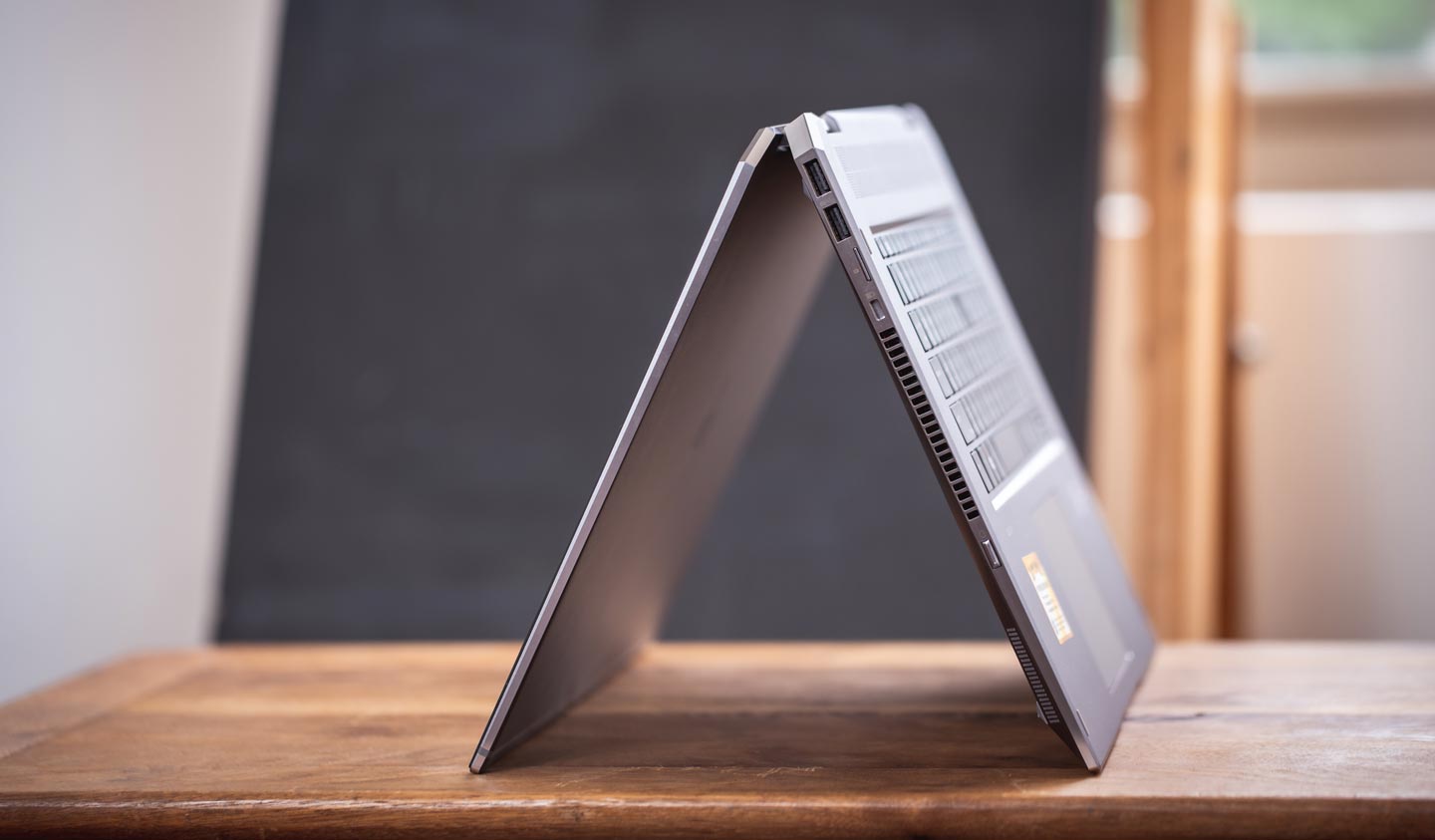 HP ZBook Studio X360 G5 開箱評測：工作站效能，可翻轉螢幕搭配數位筆，更具彈性的創作利器！ | T客邦