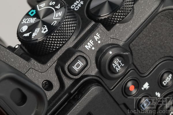 Nikon P950 擁有83倍變焦超望遠鏡頭，賞月觀鳥都行的隨身大砲王 | T客邦