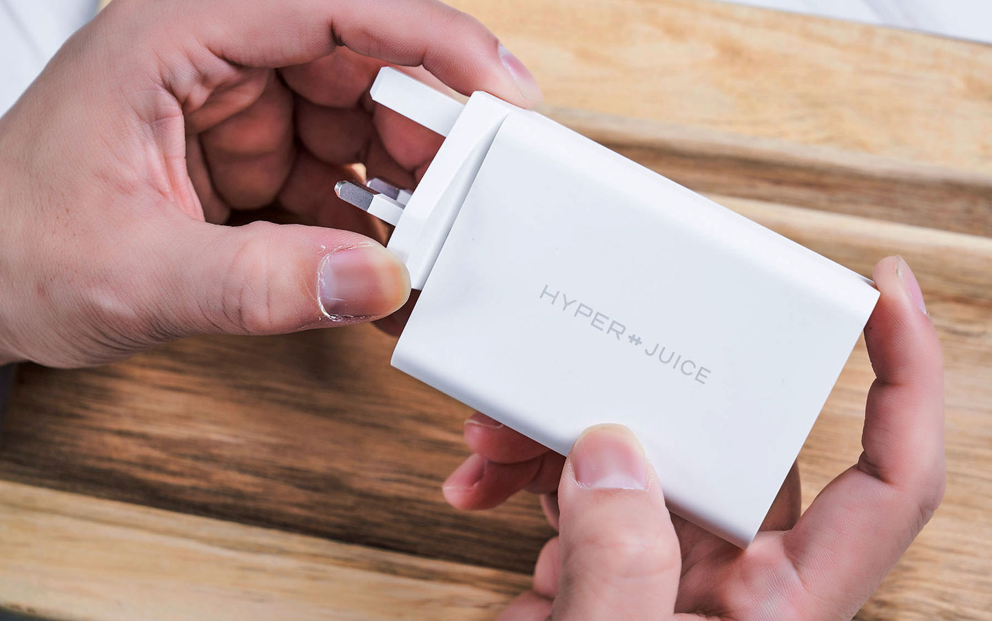 HyperJuice 100W 氮化鎵 GaN 快速充電器動手玩：體積迷你、功能全面，一顆搞定充電大小事！ | T客邦