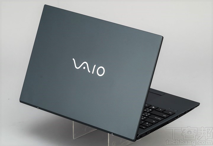 VAIO FE14 開箱評測：中規中矩設計、齊全輸出入埠，適合職場新鮮人 | T客邦