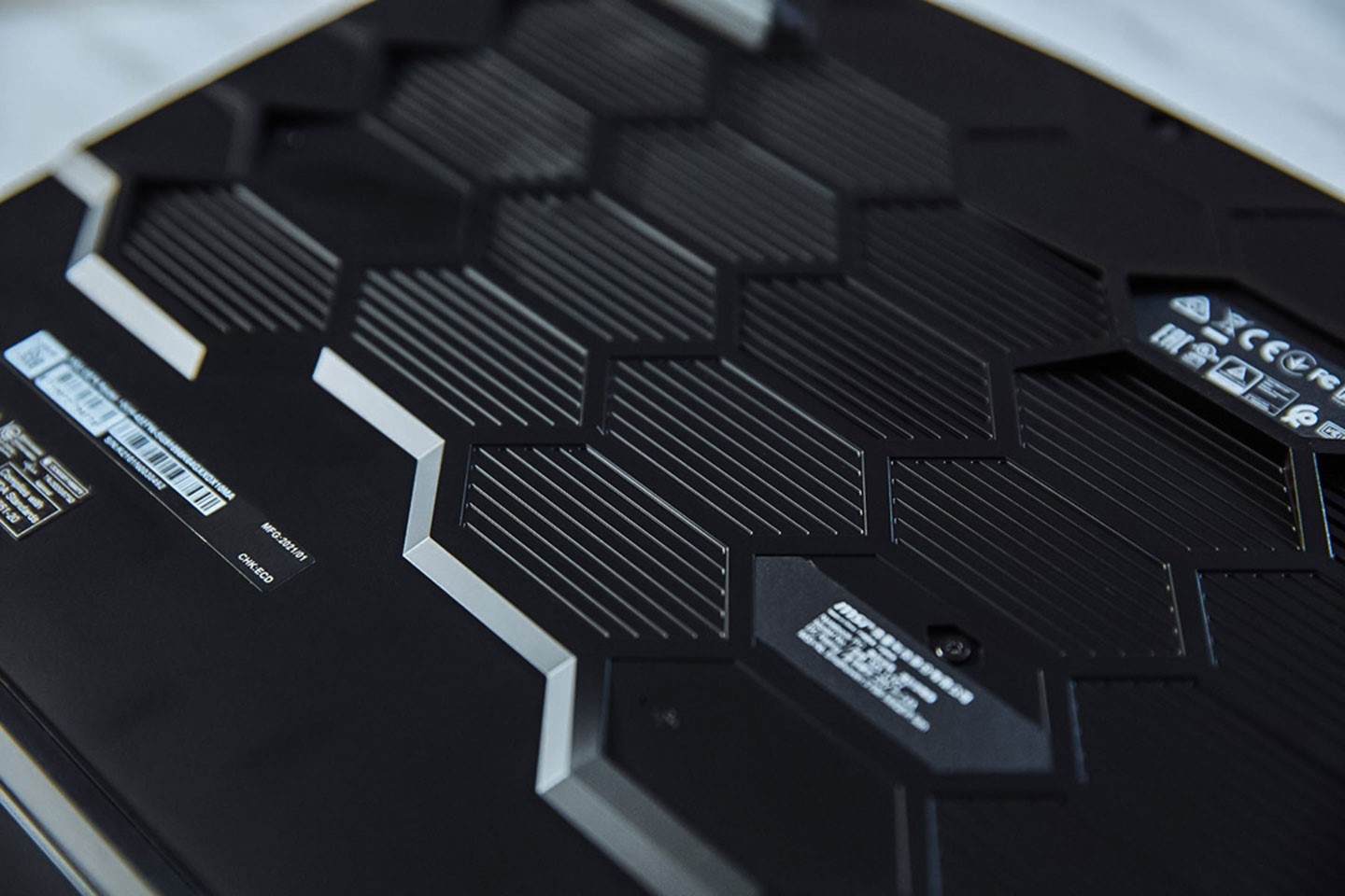 MSI 旗艦電競筆電 GE76 Raider 深度評測：升級版全景炫光燈效讓人一眼難忘！ | T客邦