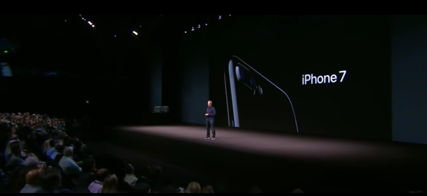 一次看完14年Apple發表會舞台及簡報設計，從賈伯斯到庫克所經歷的5階段變化 | T客邦