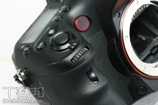 Sony A77 挑戰高階機種，極速 12FPS 連拍評測 | T客邦