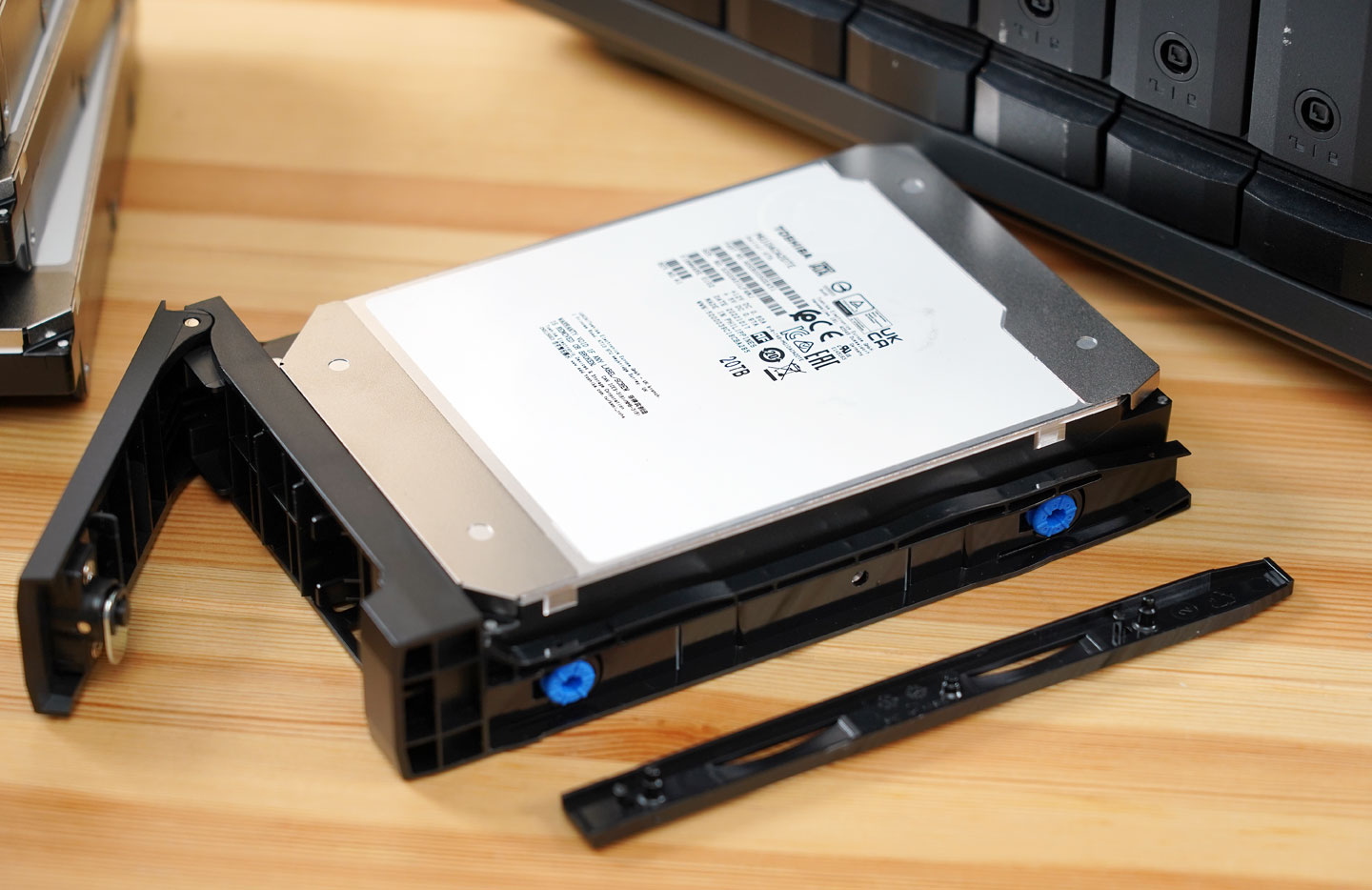 Toshiba MG10 20TB 版開箱實測：單碟超大容量，一次滿足企業應用對效能、穩定性與成本精省需求！ | T客邦