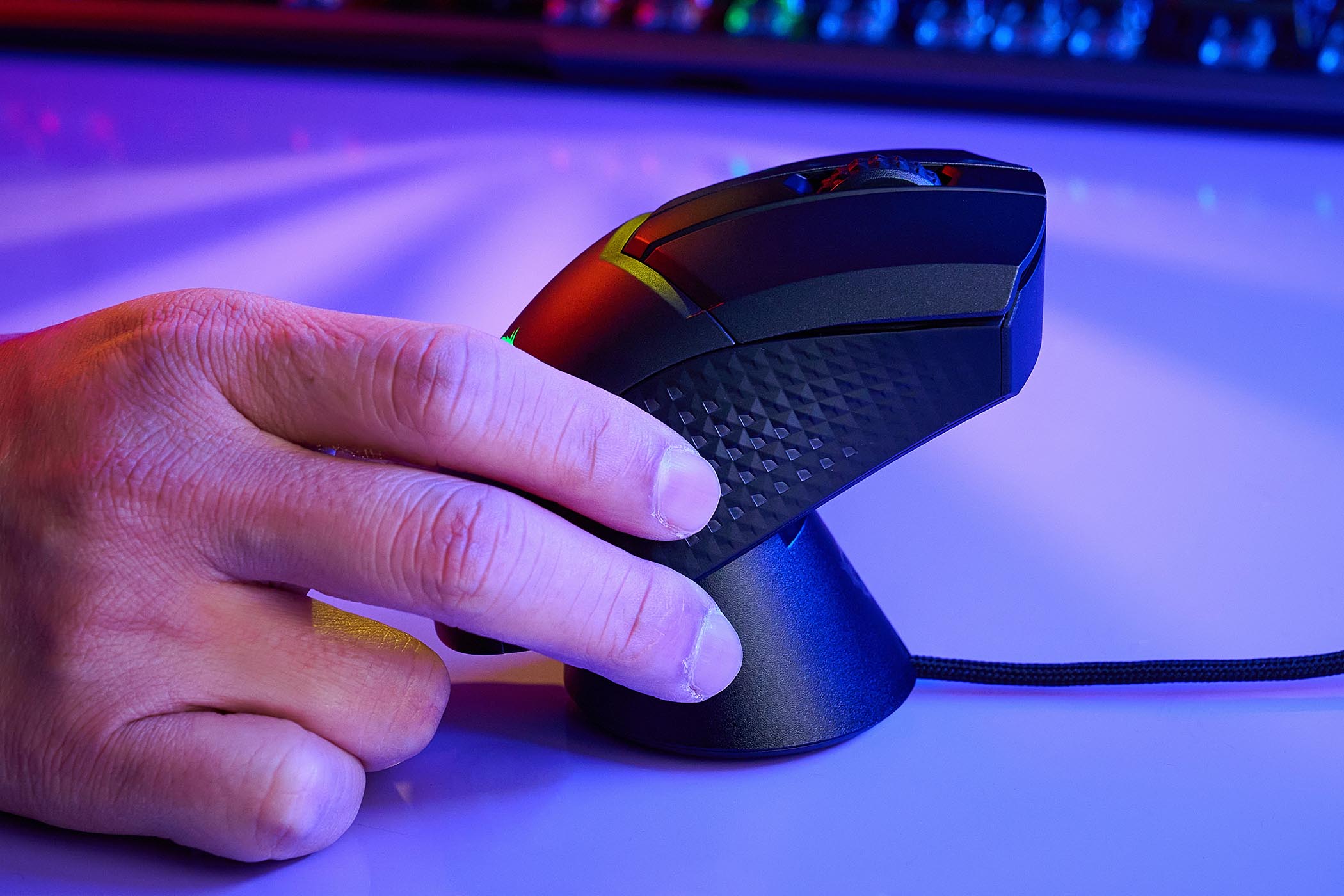 MSI CLUTCH GM51 輕量電競滑鼠系列開箱：有線、無線雙版本一次看，嶄新設計讓人眼睛一「亮｣、手感大加分！ | T客邦