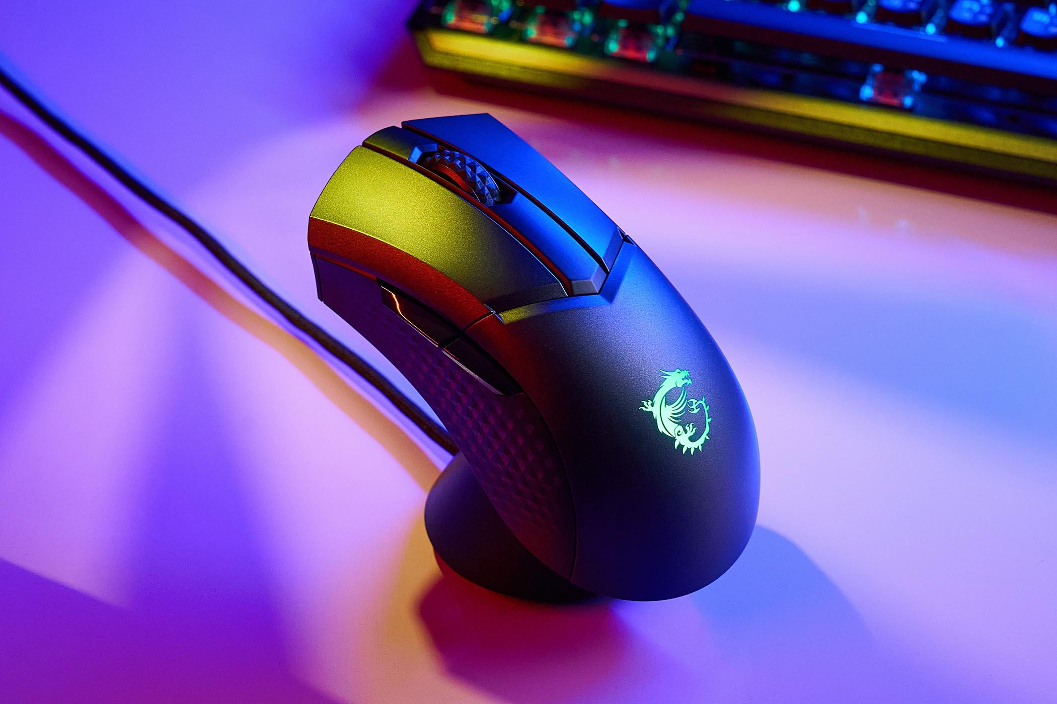 MSI CLUTCH GM51 輕量電競滑鼠系列開箱：有線、無線雙版本一次看，嶄新設計讓人眼睛一「亮｣、手感大加分！ | T客邦