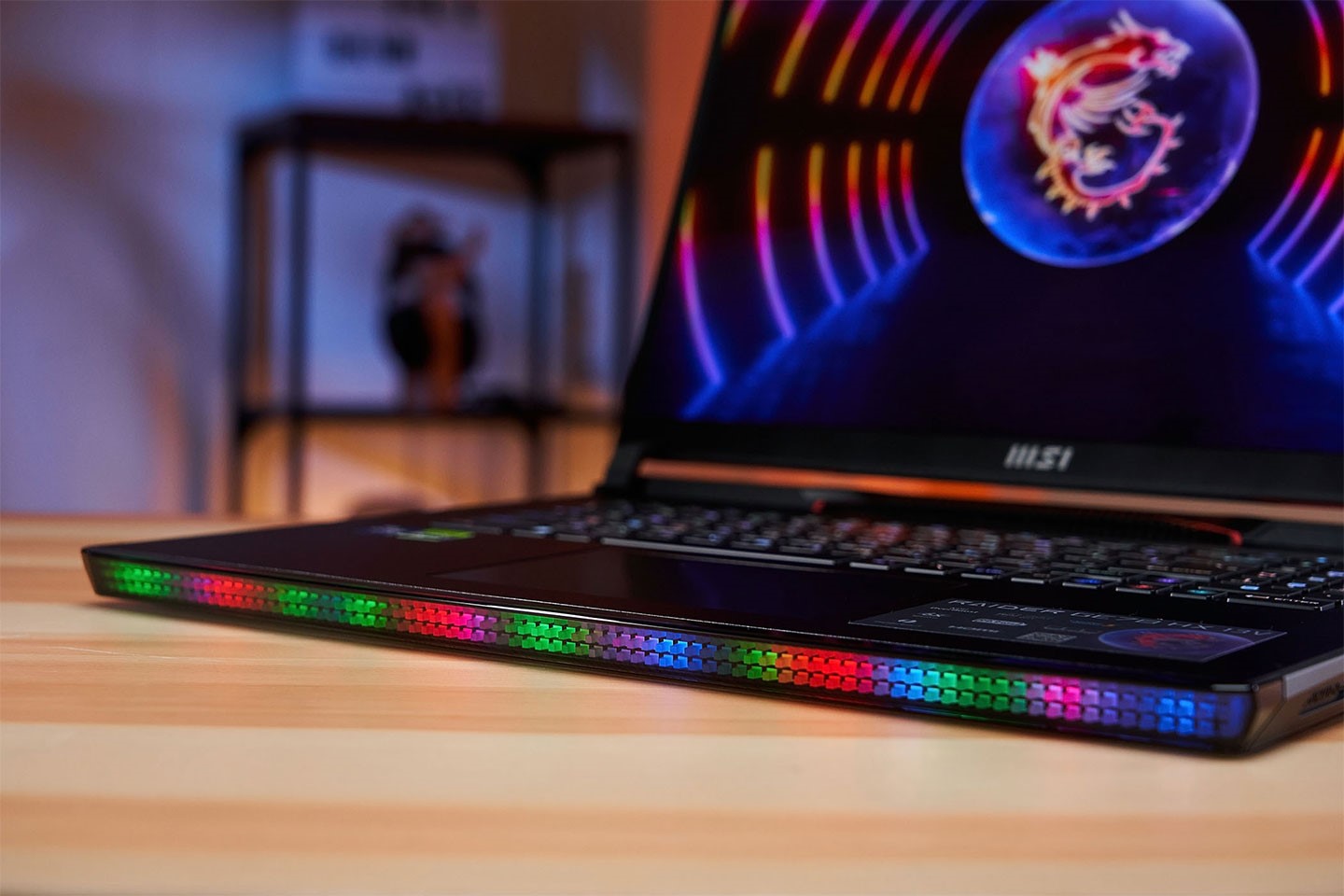 MSI Raider GE78 HX 旗艦電競筆電深度實測：感受桌機等級效能，矩陣炫光燈條打造全景科幻美學！ | T客邦