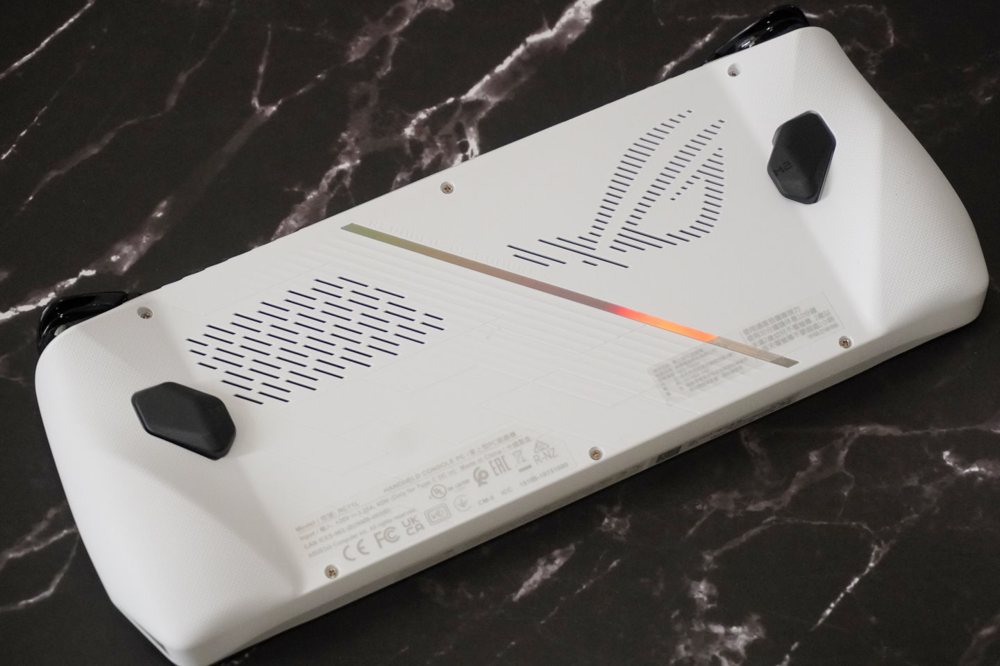 Asus ROG Ally掌上型遊戲電腦開箱實測（一）：搭載AMD Ryzen Z1 Extreme處理器的小電腦 | T客邦