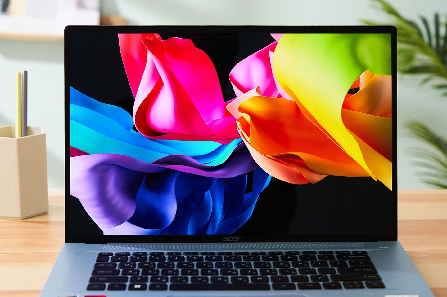 Acer Swift Edge 16 深度實測：頂級 4K+ OLED、極致輕薄與出色效能一次擁有，行動工作者的優質選！ | T客邦