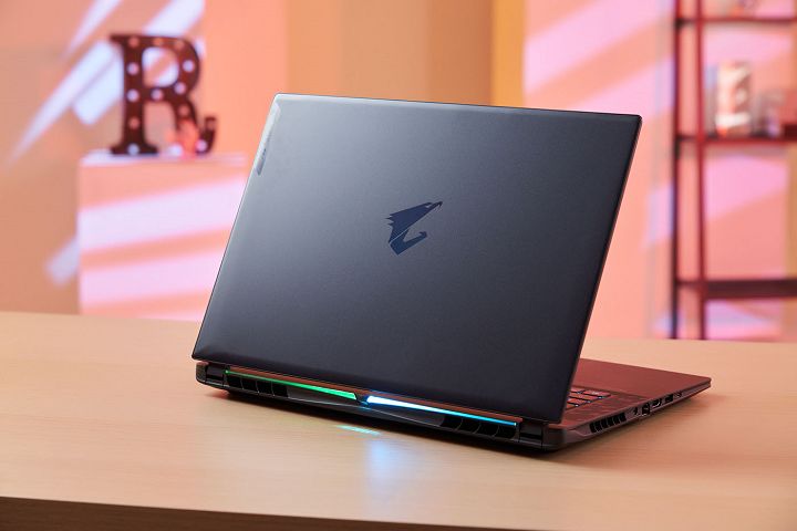 AORUS 16X 2024 評測：全方位實力滿載，值得入手的 AI 電競筆電 | T客邦