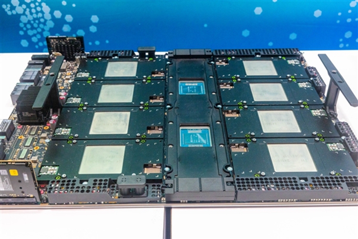 NVIDIA Blackwell B200新照：8卡平行，總功耗8000W | T客邦