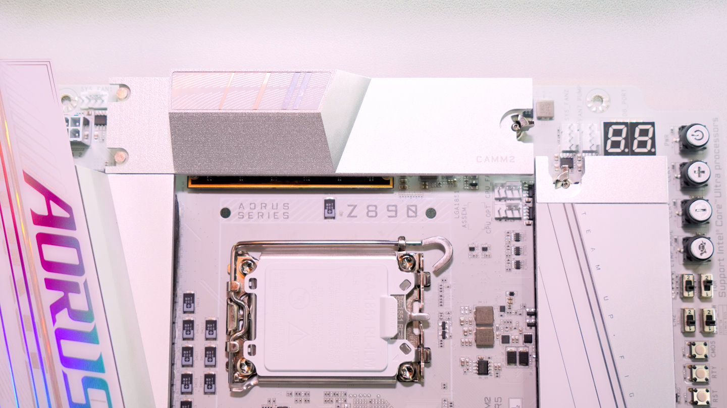 GIGABYTE發表CAMM2記憶體介面TACHYON主機板，多款背插與DGX Spark迷你AI超級電腦一起來！ | T客邦