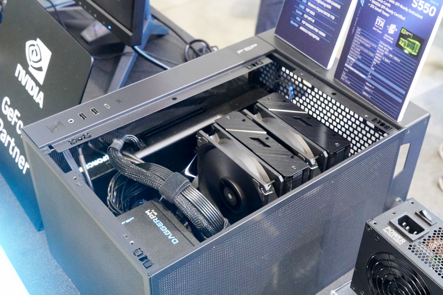 怪咖機殼大集合，浮誇宮殿風、ITX塞入RTX 5090，還有Raspberry Pi與Jetson的家 | T客邦