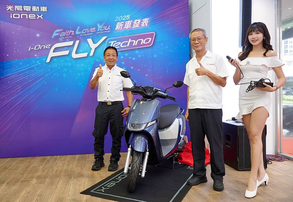 KYMCO Ionex i-One Fly Techno 電動機車登場，充換合一續航最長可達 140 公里 | T客邦