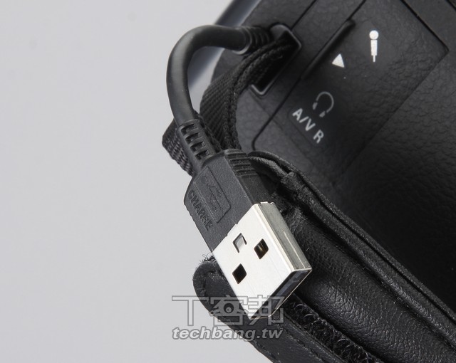 Sony PJ710 投影 DV 搶先玩，全方位防震、100吋投影實測 | T客邦