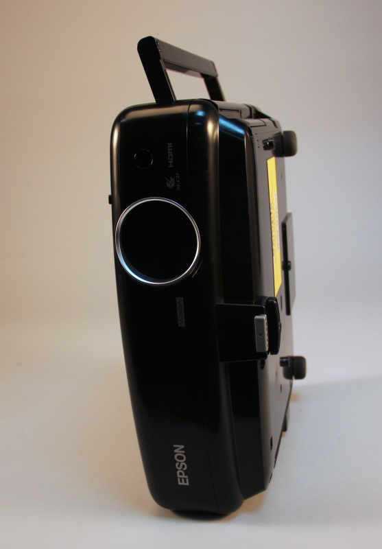 Epson MG-850HD 投影機實測：內建 iPod 和 iPhone 底座 | T客邦