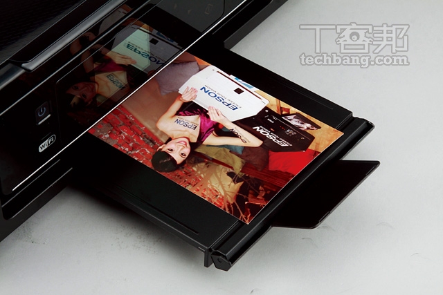 Epson Expression Home XP-402：時尚平價的多功能學生機 | T客邦